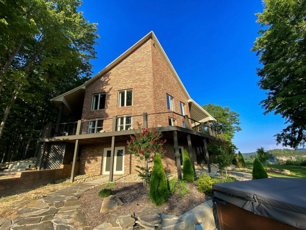 Book Pointe View Lodge - Pointe View Lodge.